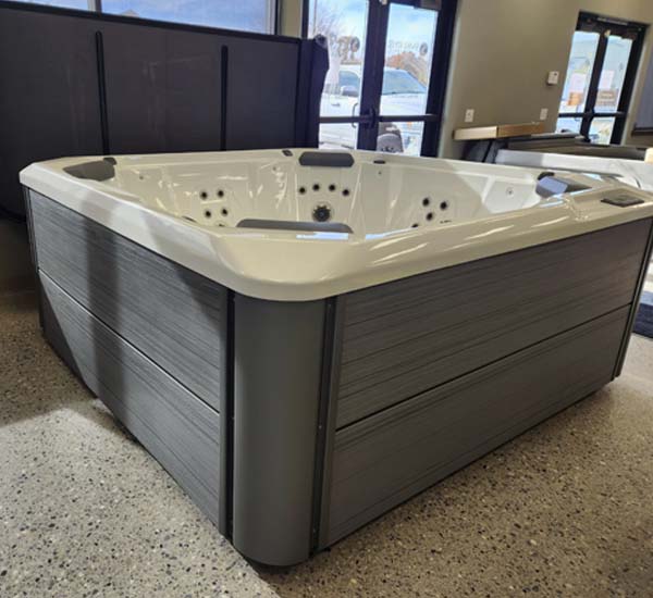 Pre-owned - Snake River Pool & Spa